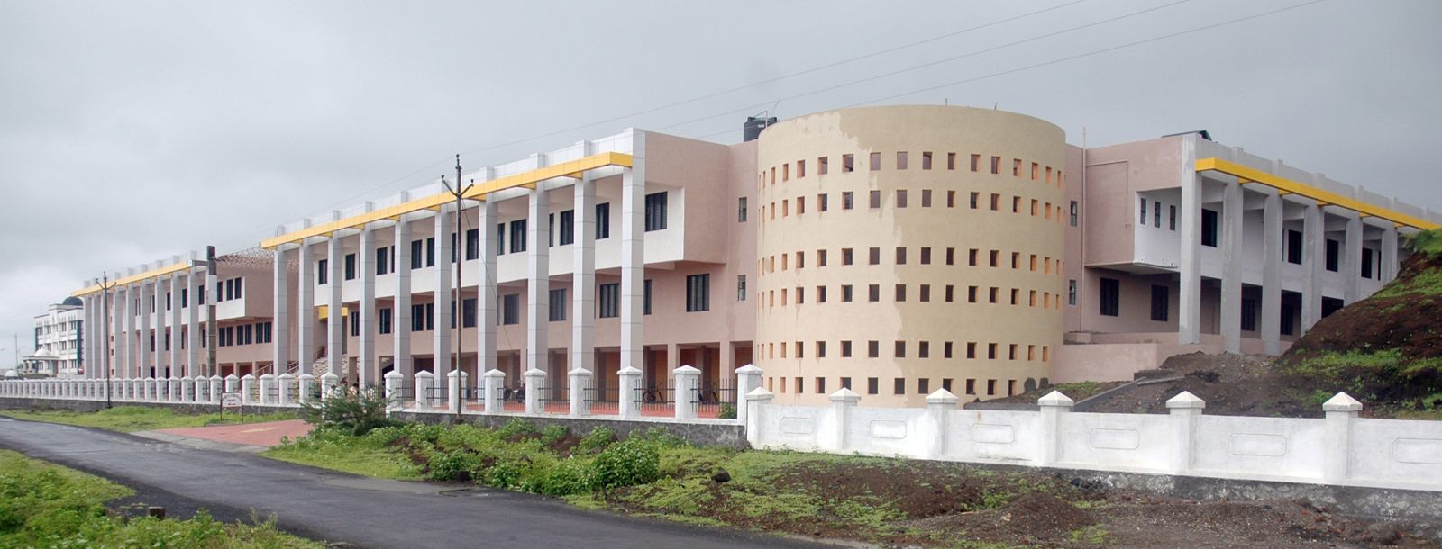 building for govt polytechnic ,nadurbar header1